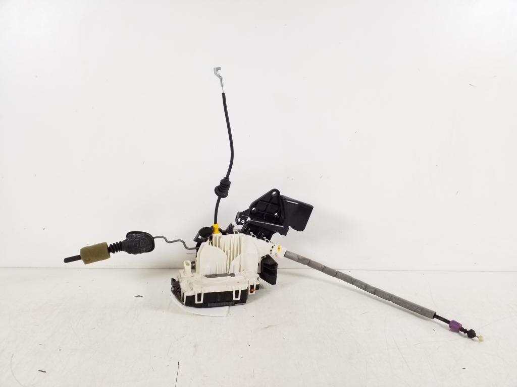 Used Mercedes Benz C-Class Front door lock A2047200635