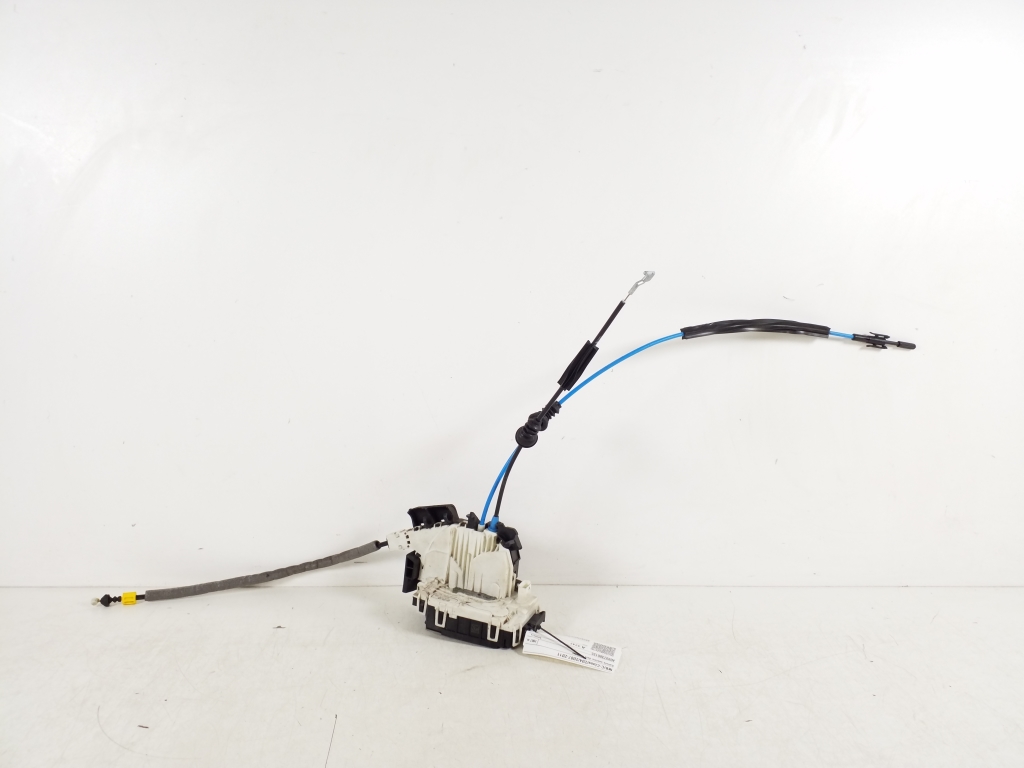 Used Mercedes Benz C-Class Rear side door lock A0997300135