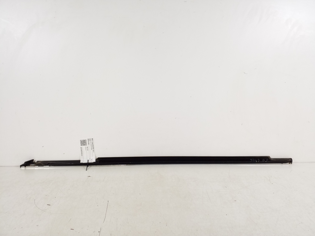 Used Mercedes Benz C-Class Front door strip to the glass exterior ...