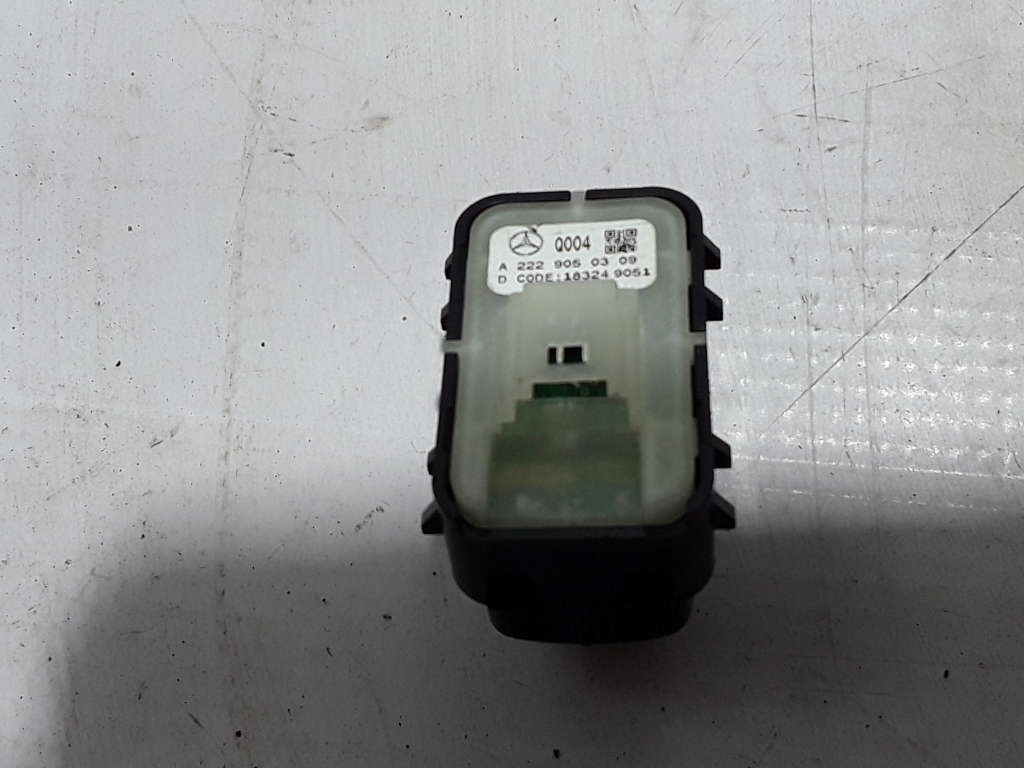 Used Mercedes Benz E-Class Rear side door glass switch A2229050309