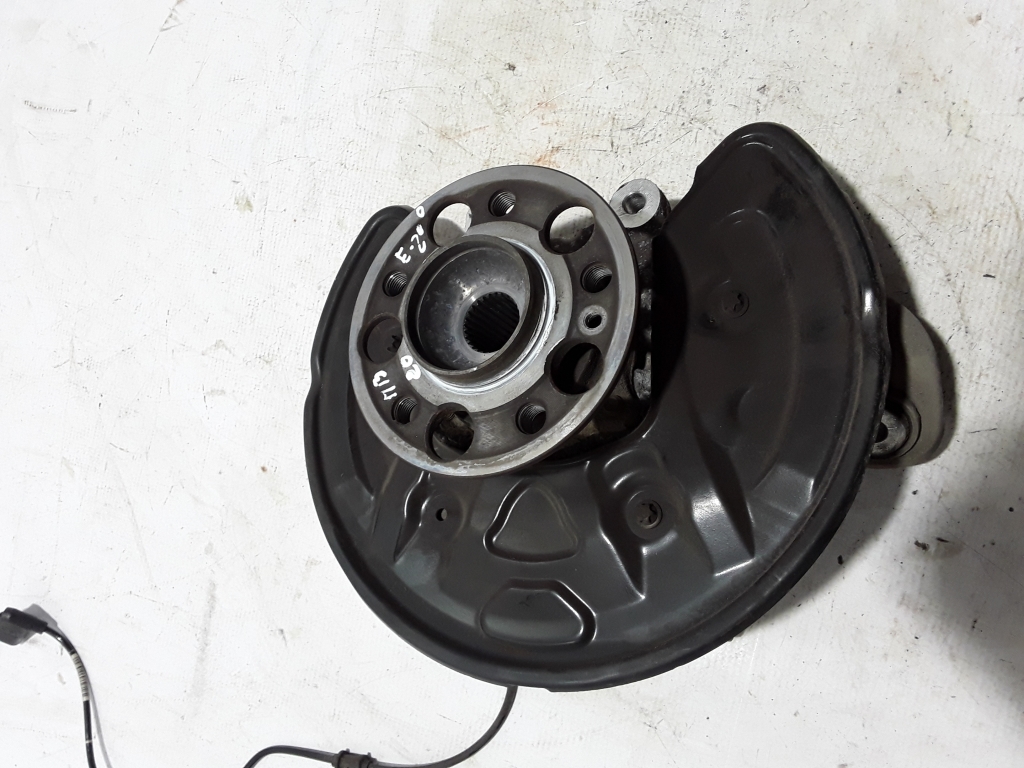 Used Mercedes Benz E-Class Rear hub A2133503105