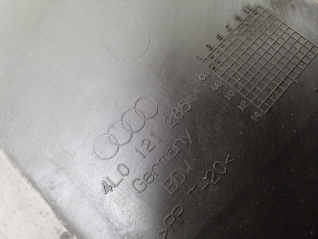 Used AUDI Q7 Other detail of the front frame 4L0121285