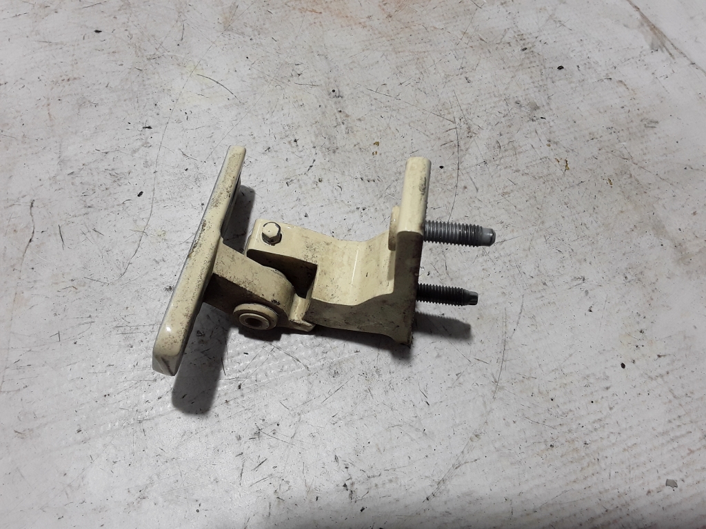 Naudotas Mercedes Benz E-Class Priekinių durų viršutinis vyris A2057207811