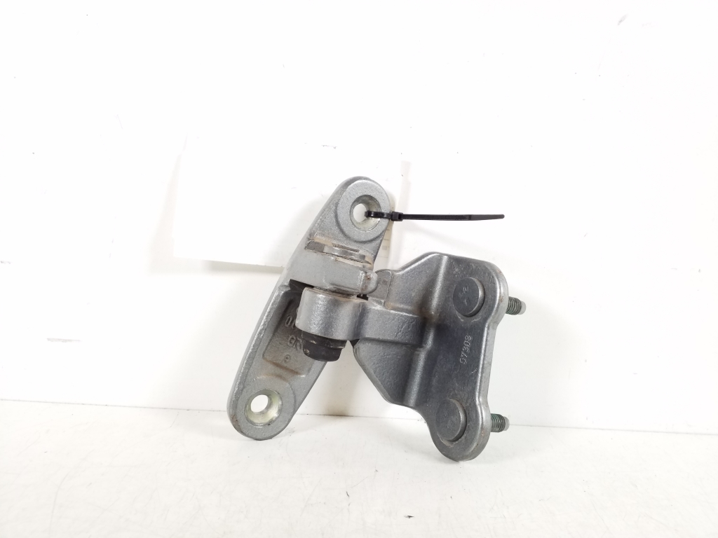 Used Mercedes Benz C-Class Rear side door hinge upper A2047300237