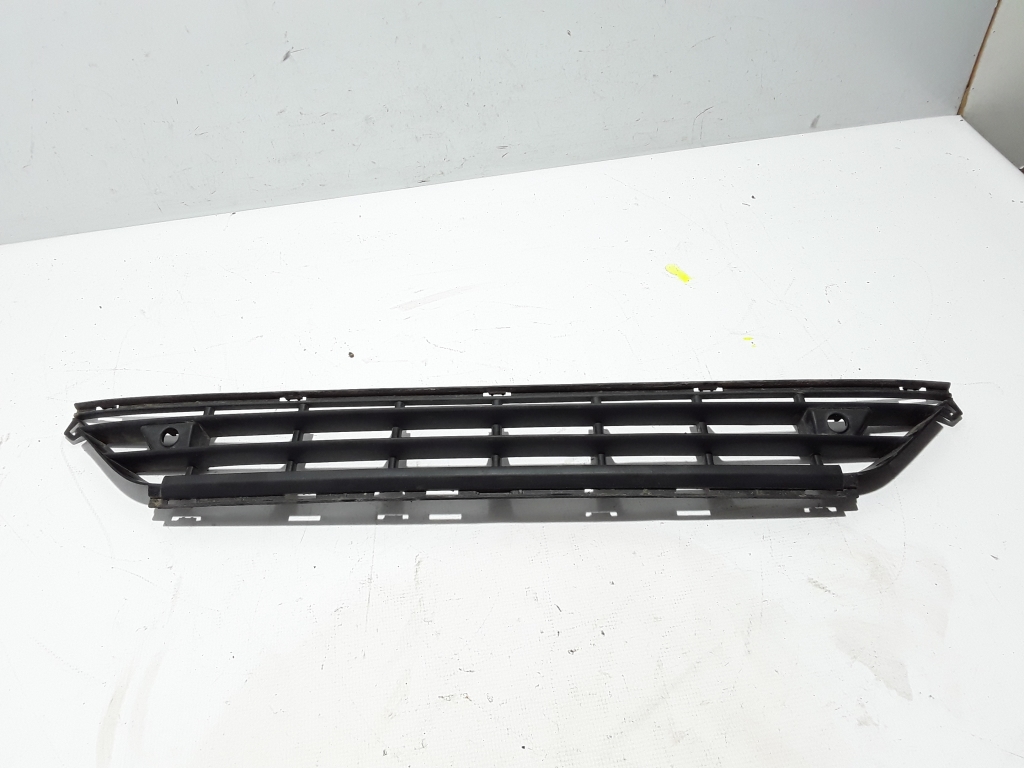 Used VOLVO XC60 Front bumper lower grille 31323775