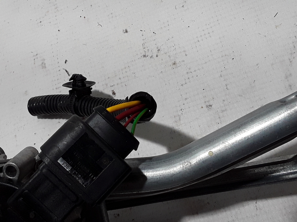 Used Peugeot 2008 Windshield wiper mechanism 9824784980