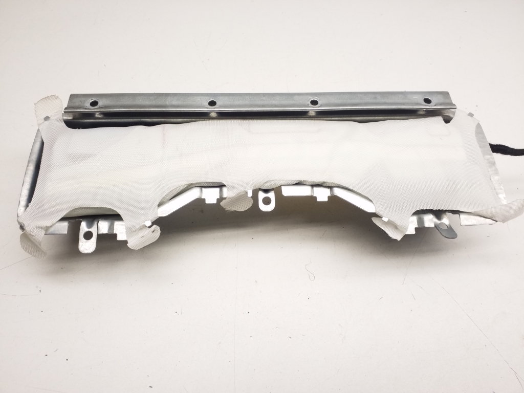 Naudotas Mercedes Benz E-Class Oro pagalvė po kojomis A2128601002