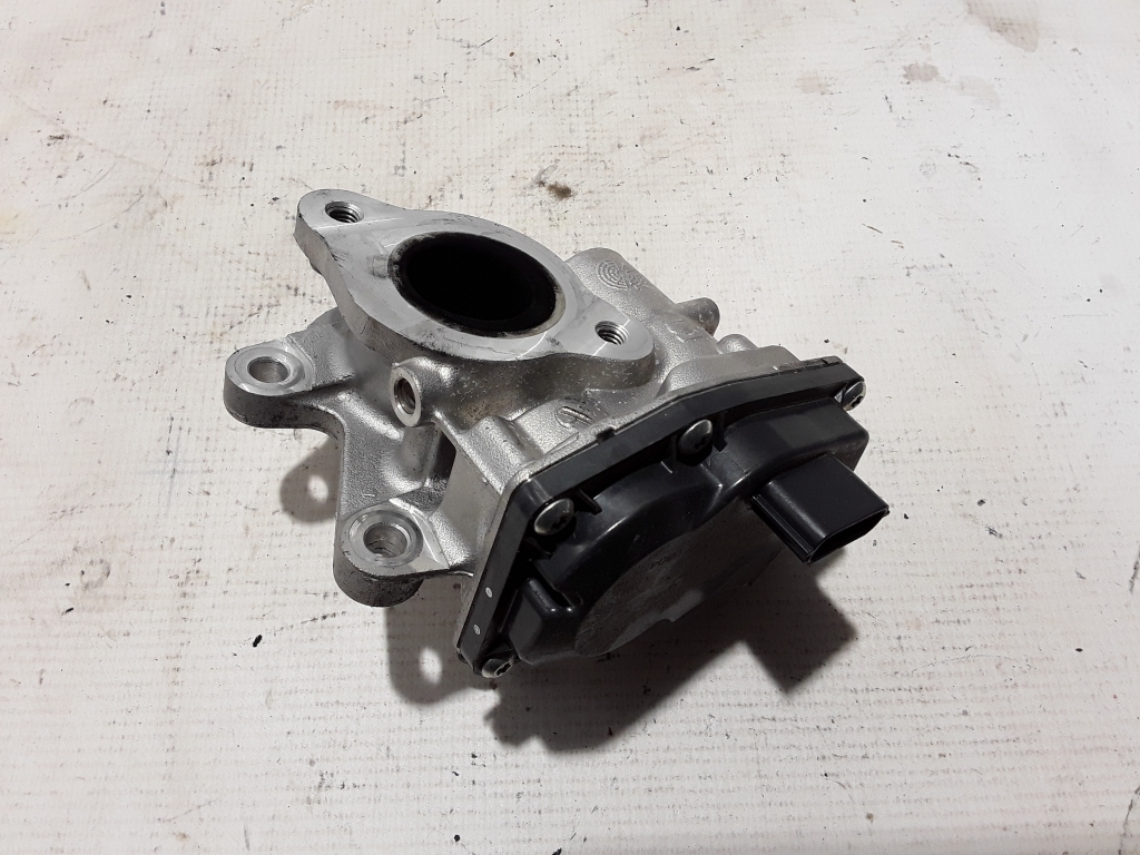 Used RENAULT Master EGR valve 147103921R