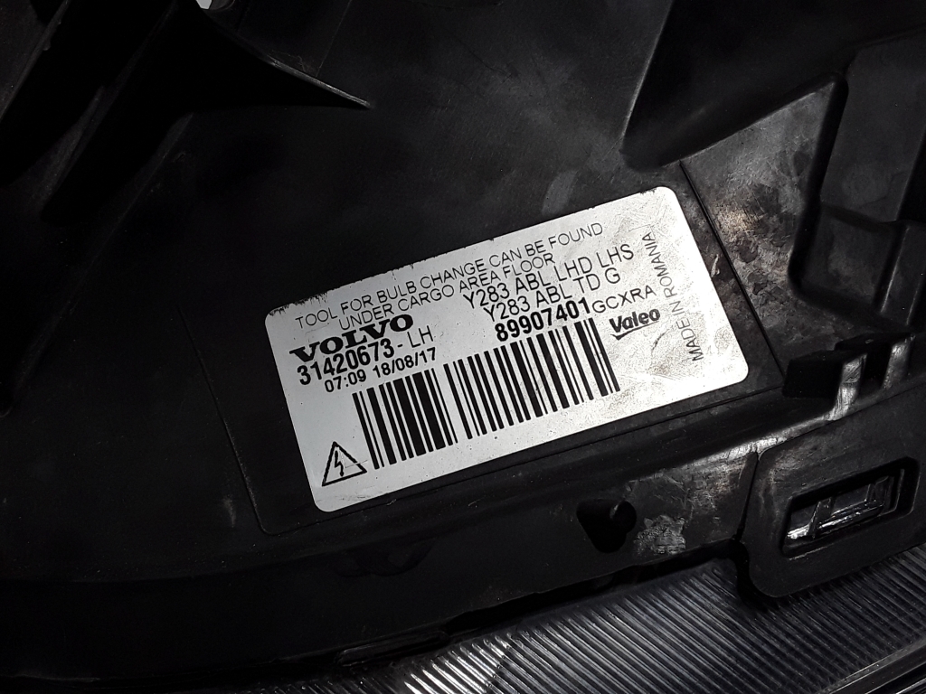 Naudotas VOLVO V60 Priekinis žibintas 31420673