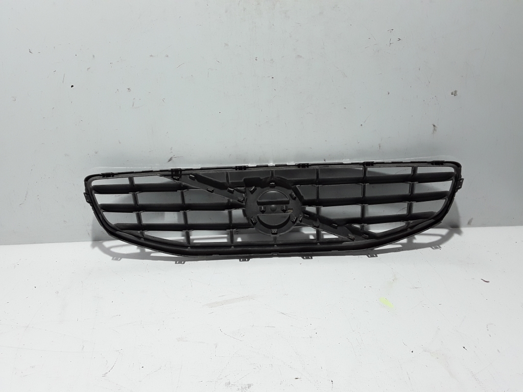 Naudotas VOLVO V60 Priekinės grotelės 31323099