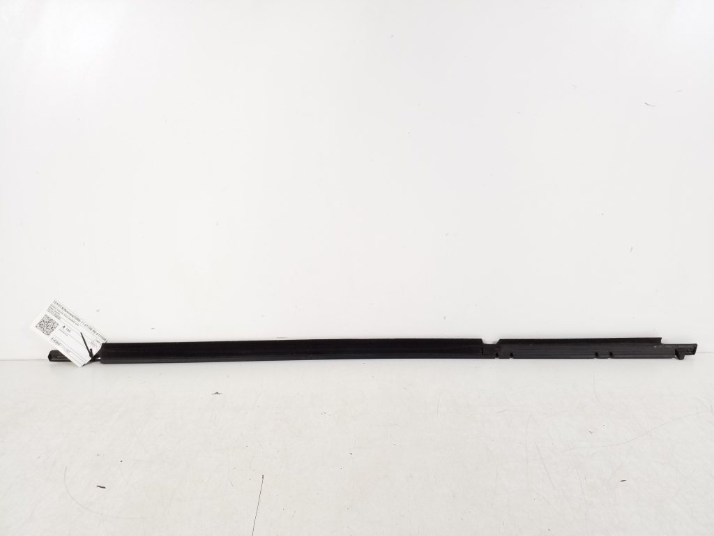 Naudotas TOYOTA Avensis Galinių šoninių durų juostelė prie stiklo ...