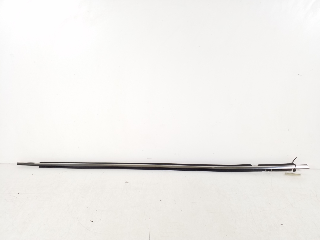 Used TOYOTA Avensis Front door strip to the glass exterior 75711-05020