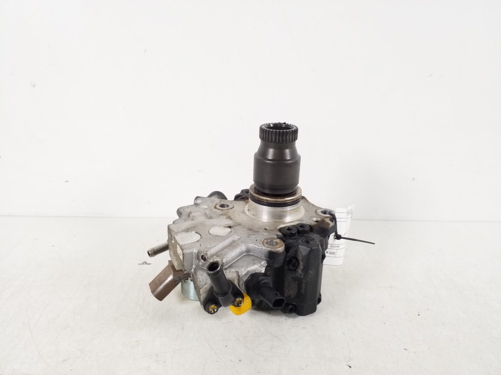Used Mercedes Benz A-Class Fuel pump and its parts