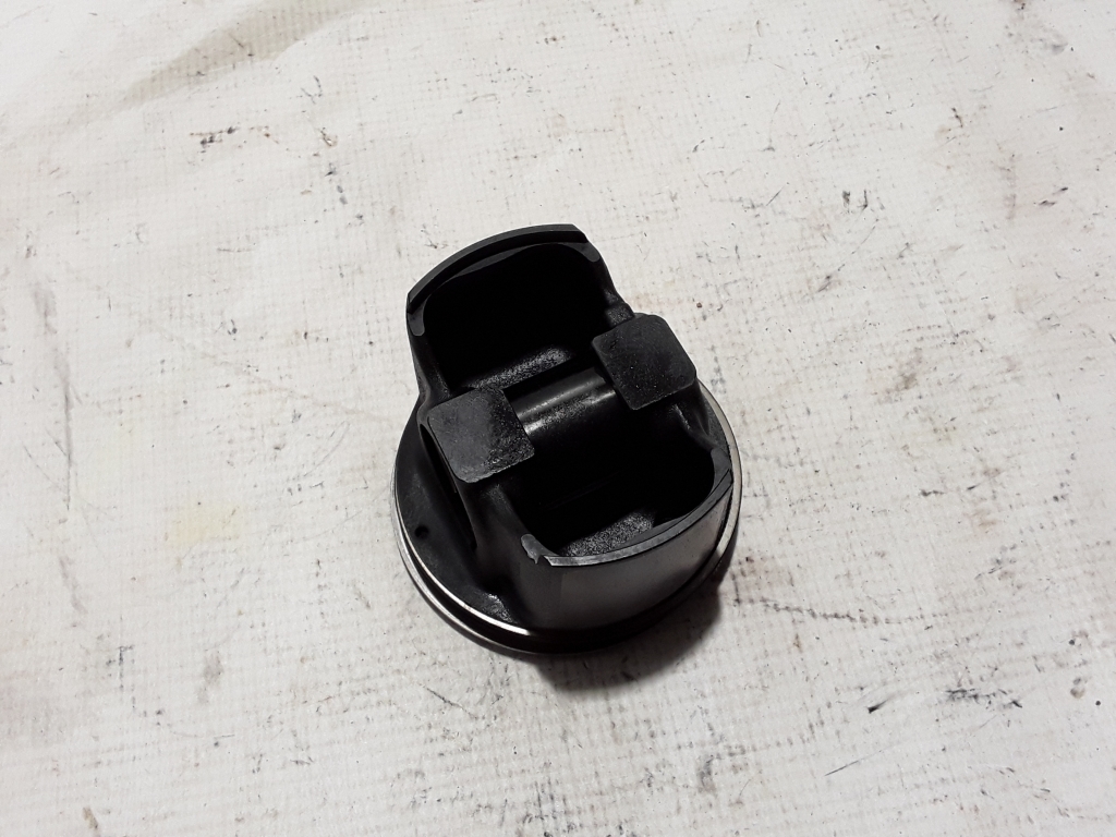 Used Mercedes Benz E-Class Piston and its parts A6540302900