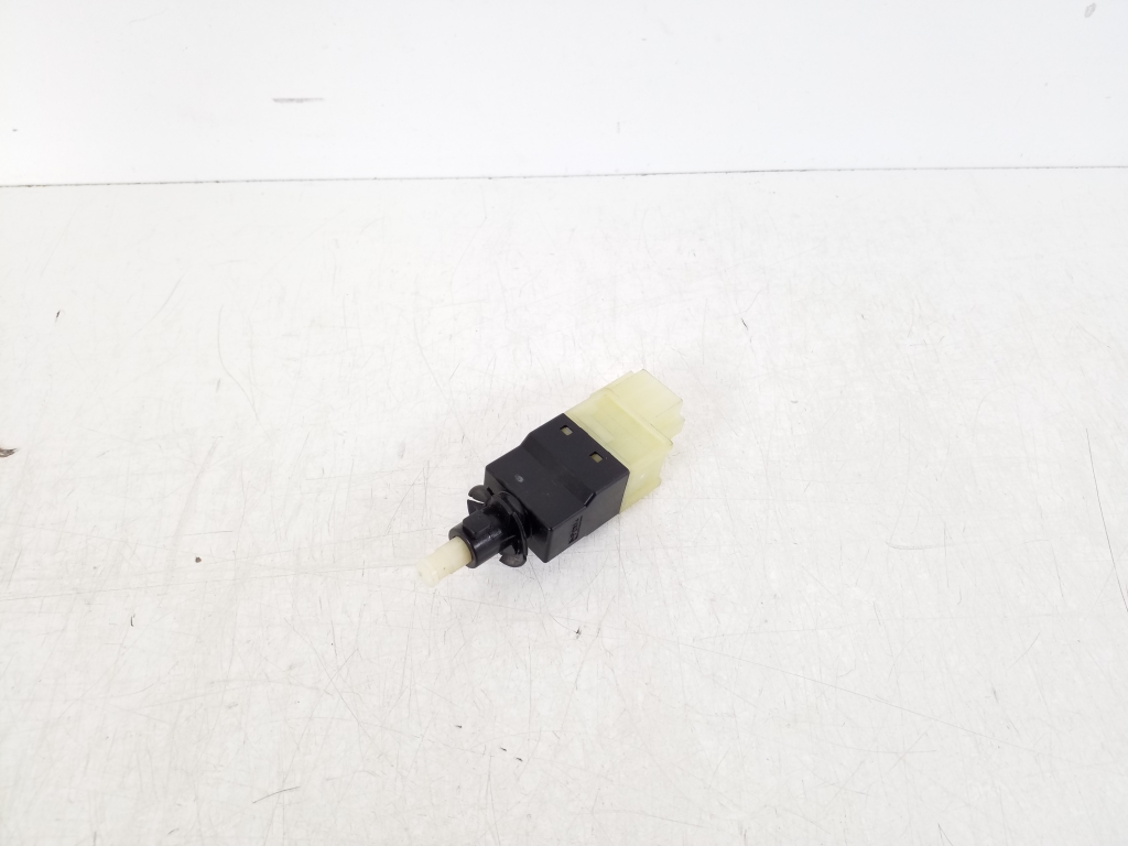 Used Mercedes Benz Viano Brake switch to pedal A0015456709