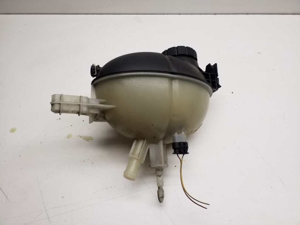 Used Mercedes Benz E-Class Tank for coolant A2045000549
