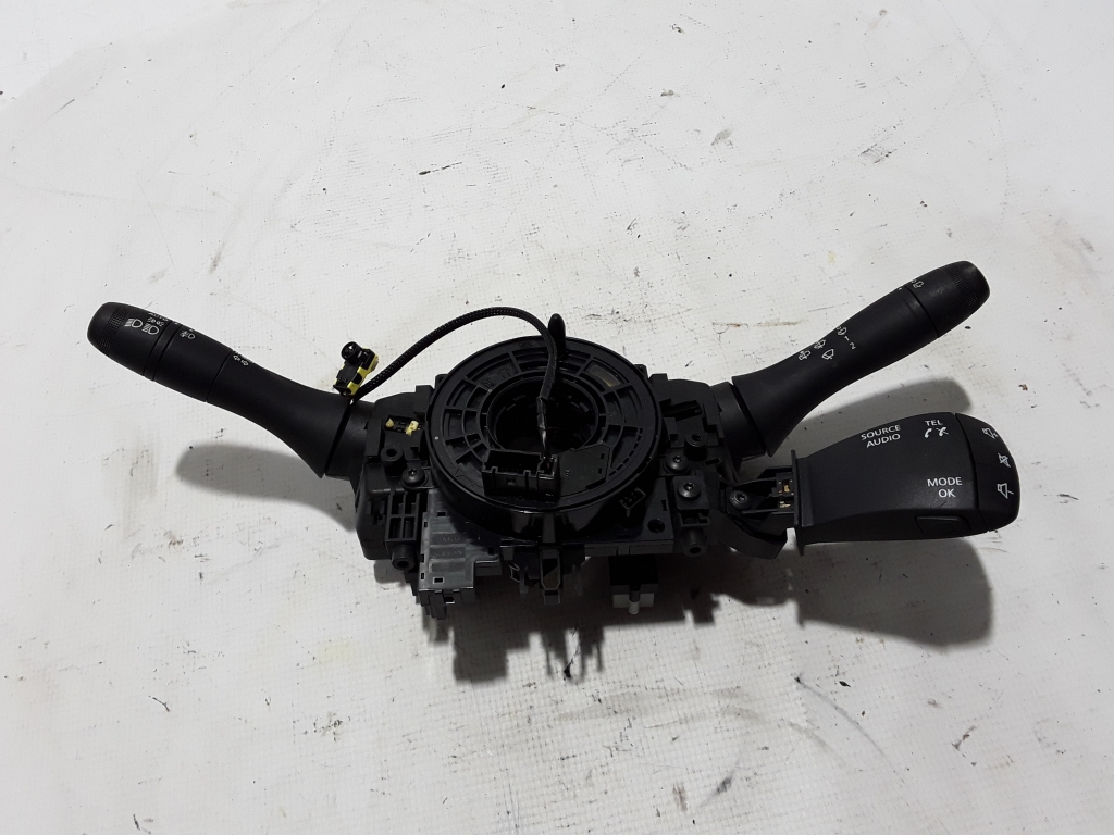 Used Dacia Duster Switch and its parts