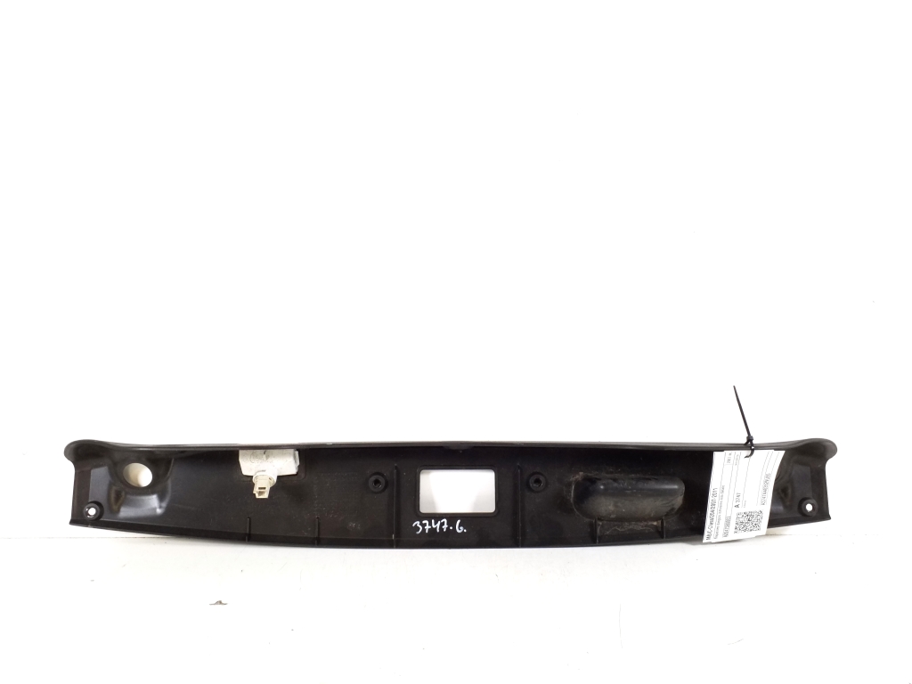 Used Mercedes Benz C-Class Other detail of the boot lid punch A2047580002