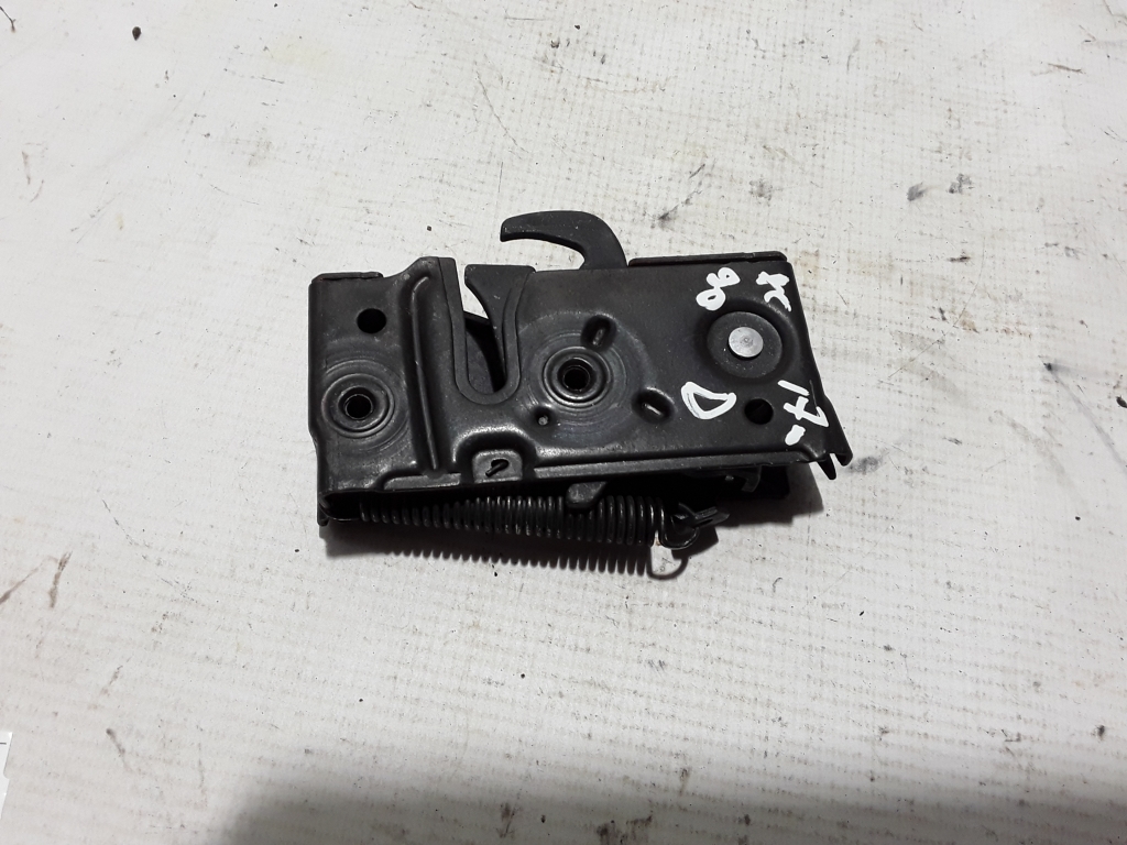 Used VOLVO XC90 Engine cover lock 32226109