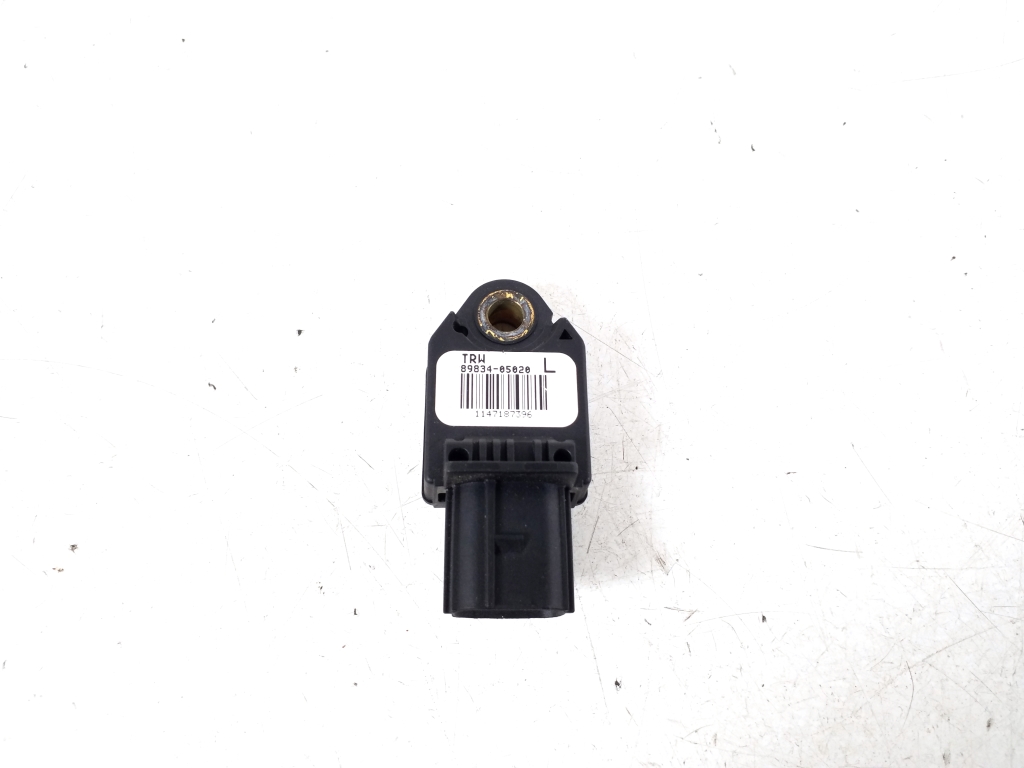 Used TOYOTA Avensis Airbag sensor 89834-05020
