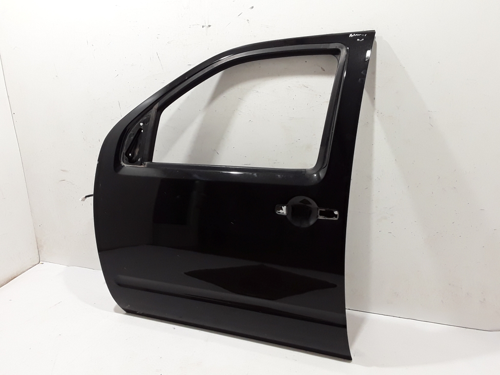 Used NISSAN Pathfinder Front door