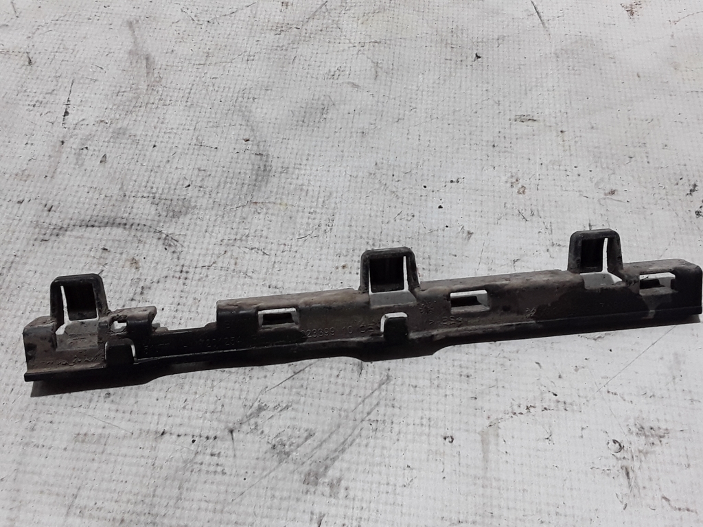 Naudotas BMW 5 SERIES Išorinės slenksčio apdailos laikiklis 7201254