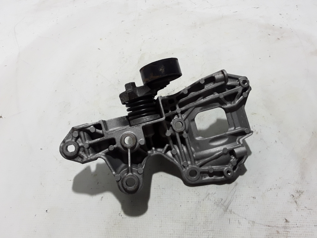 Used RENAULT Megane Generator holder 117100072R