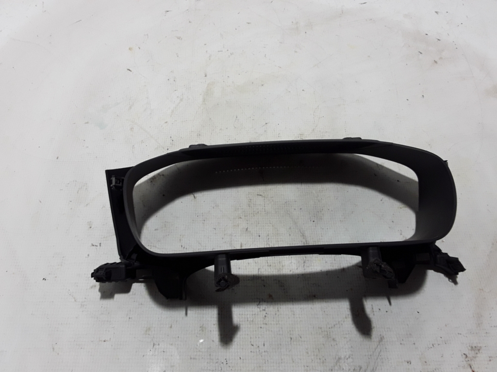 Used VOLVO S60 Dashboard trim 31467501