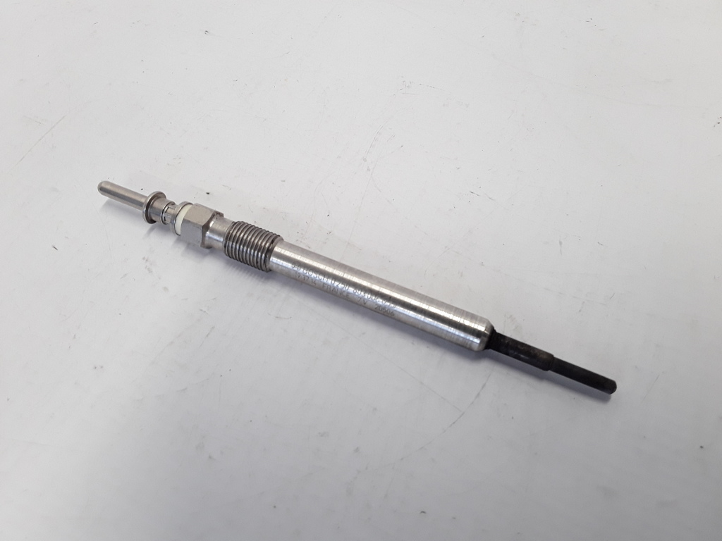 Naudotas BMW 5 SERIES Pakaitinimo žvakė 12230035934