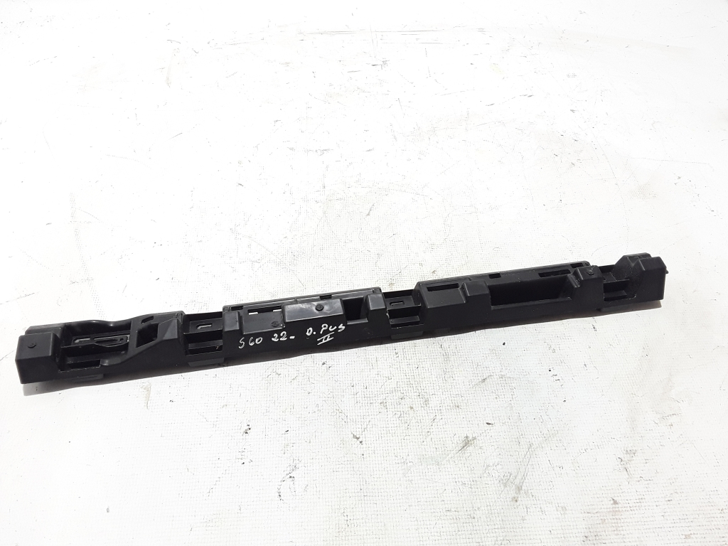Naudotas VOLVO S60 Išorinės slenksčio apdailos laikiklis 31448921