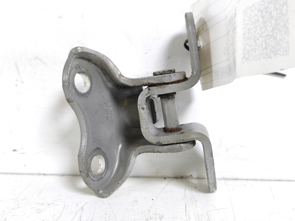 Used TOYOTA Auris Front door lower hinge 68730-12120
