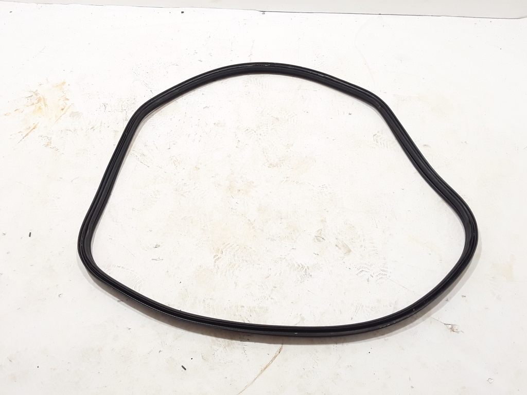 Used VOLVO S60 Trunk sealing rubber on the body 32328844