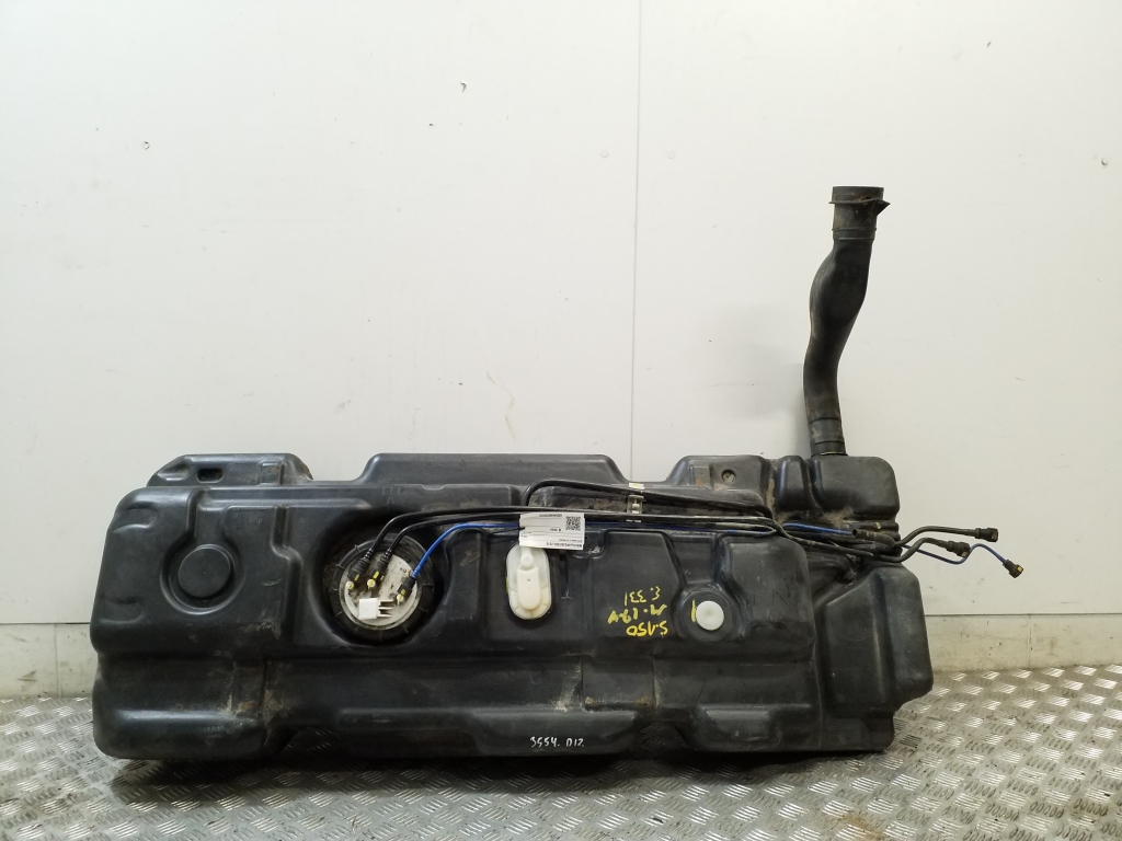 Used Mercedes Benz Vito Fuel tank and its parts