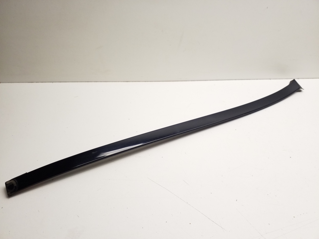 Used Mercedes Benz C-Class Gear lever trim A2046902062