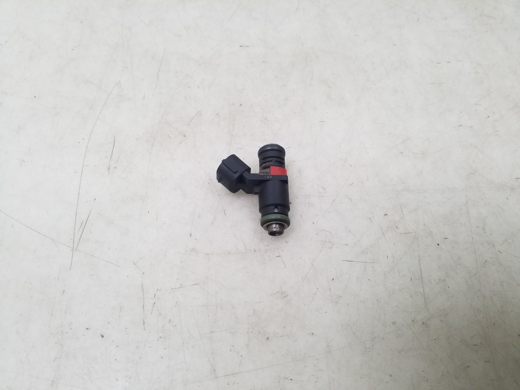 Used Skoda Fabia Fuel injector 03E906031C