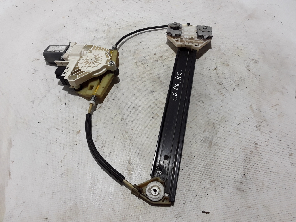 Naudotas AUDI A6 Galinių šoninių durų stiklo pakėlėjas 4F0839461A