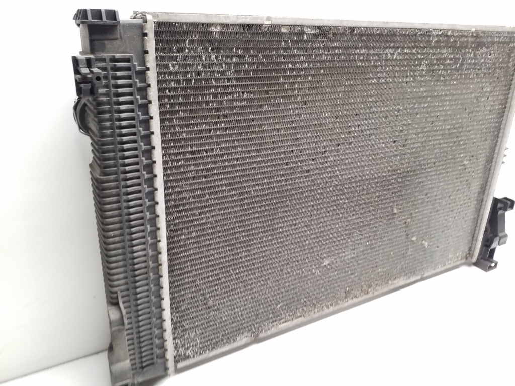 Naudotas Mercedes Benz E-Class Aušinimo radiatorius A2045003703