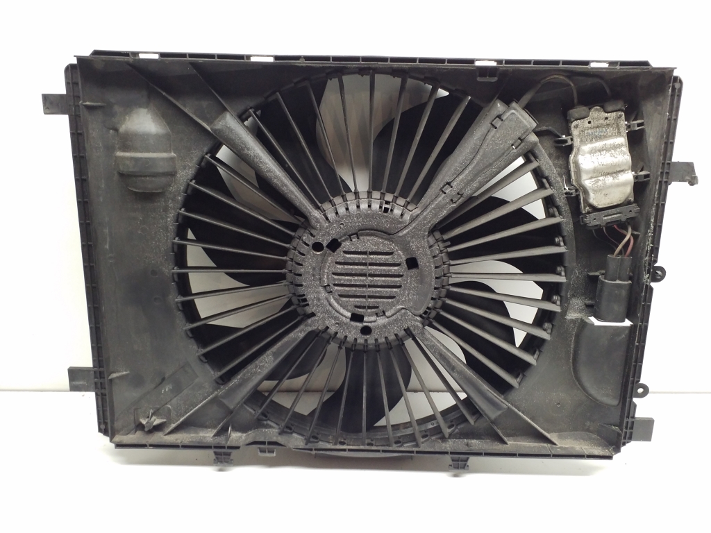 Used Mercedes Benz E-Class Cooling fan and its parts A2045000393