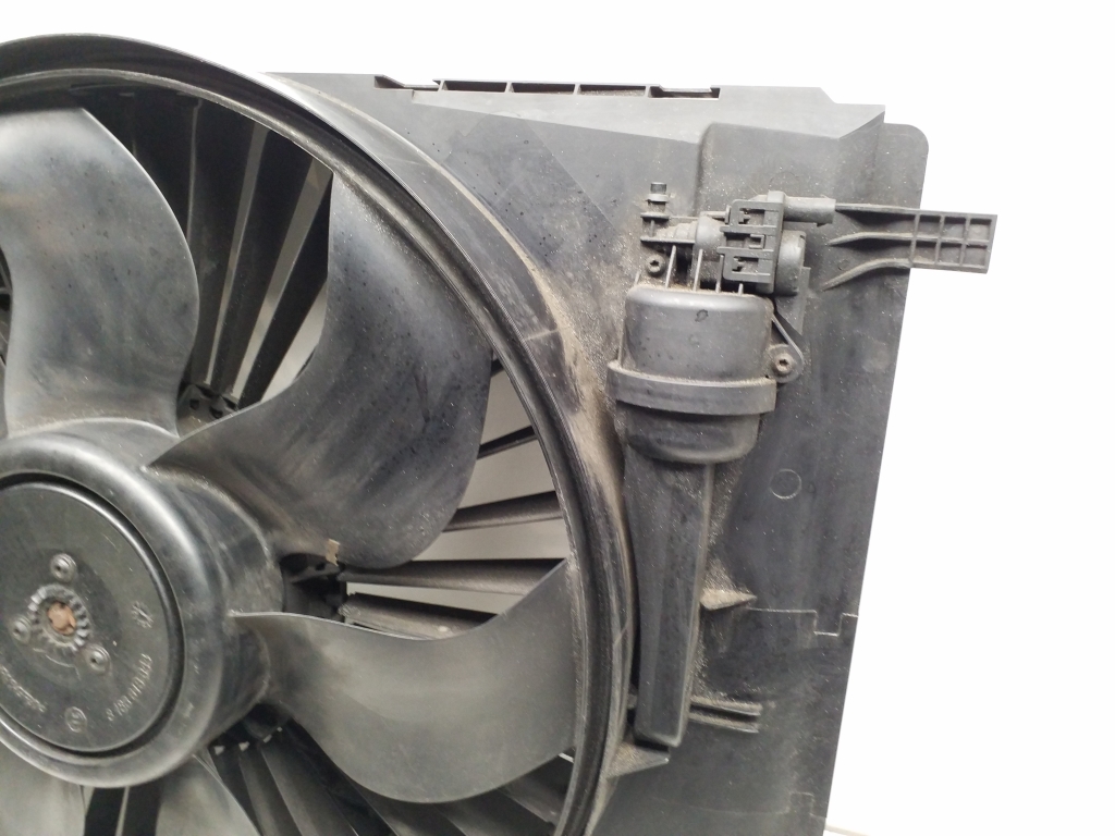 Used Mercedes Benz E-Class Cooling fan and its parts A2045000393