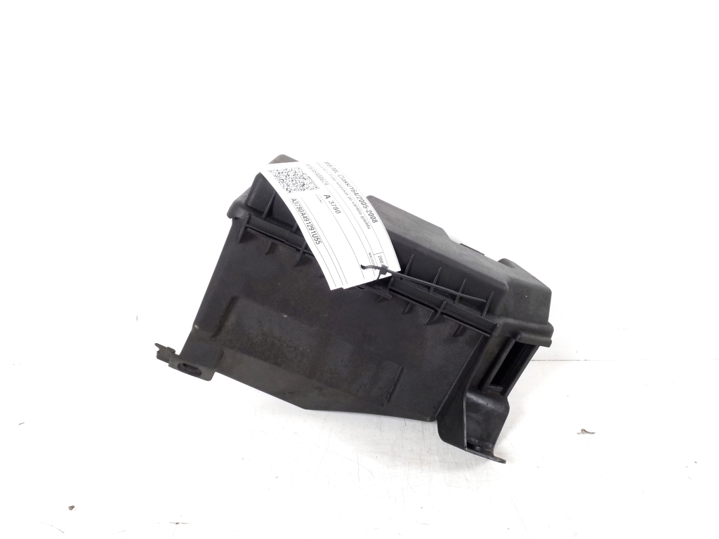 Naudotas Mercedes Benz ML-Class Saugiklių bloko korpusas po variklio ...