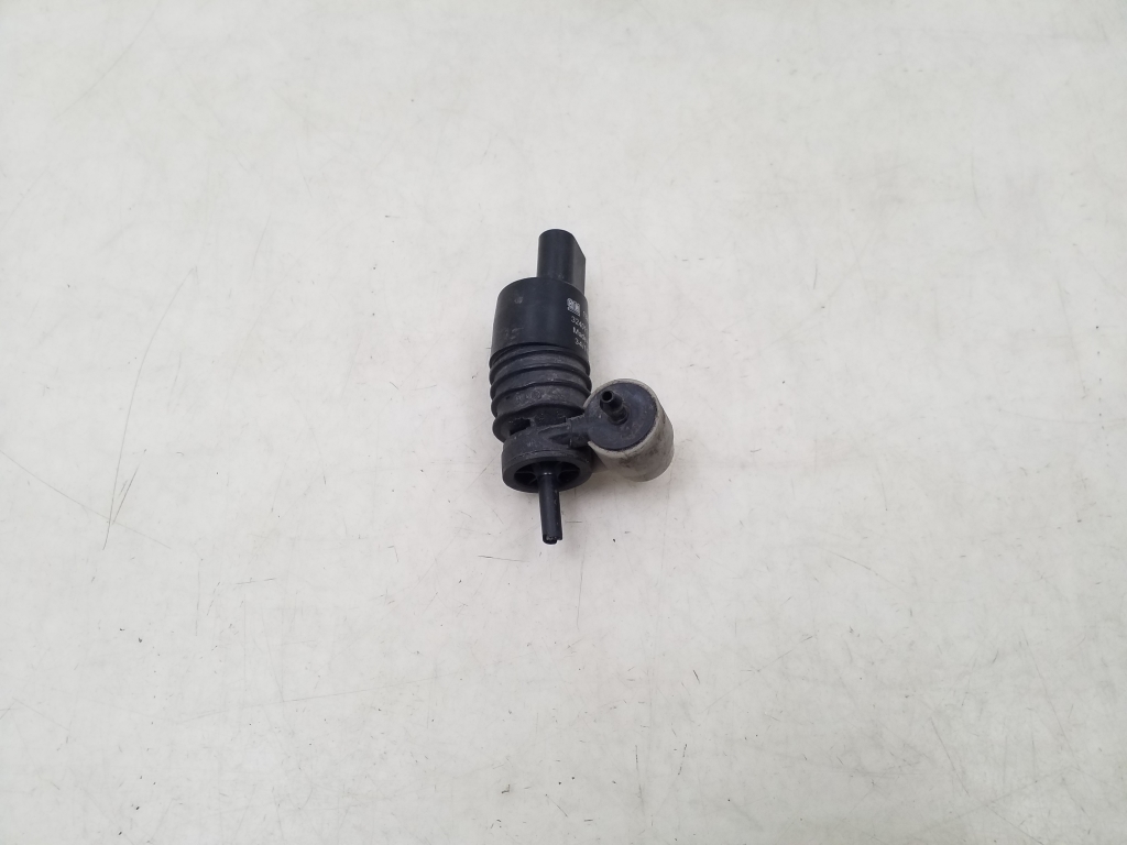 Used Opel Insignia Front window washer motor 13250357
