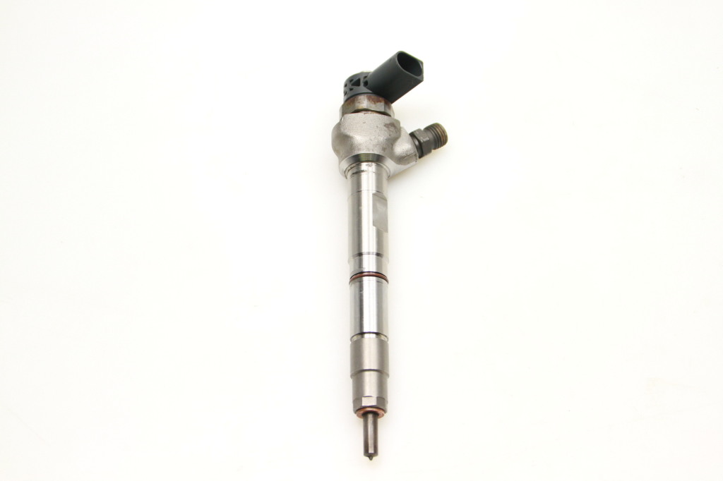 Used Volkswagen Passat Fuel injector 04L130277AC