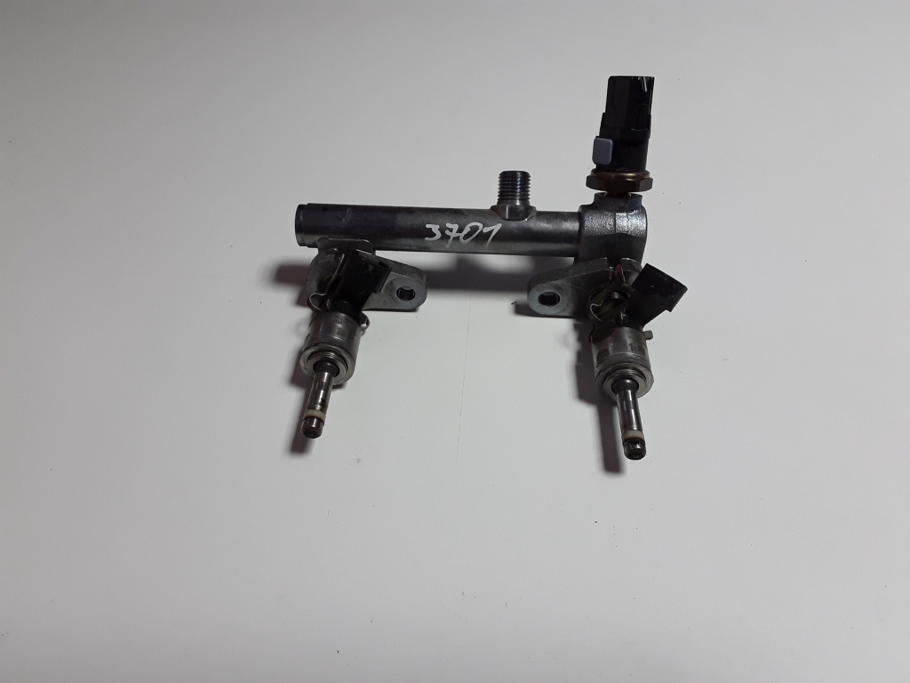 Used Subaru Forester Fuel injector and its parts 16611AB030