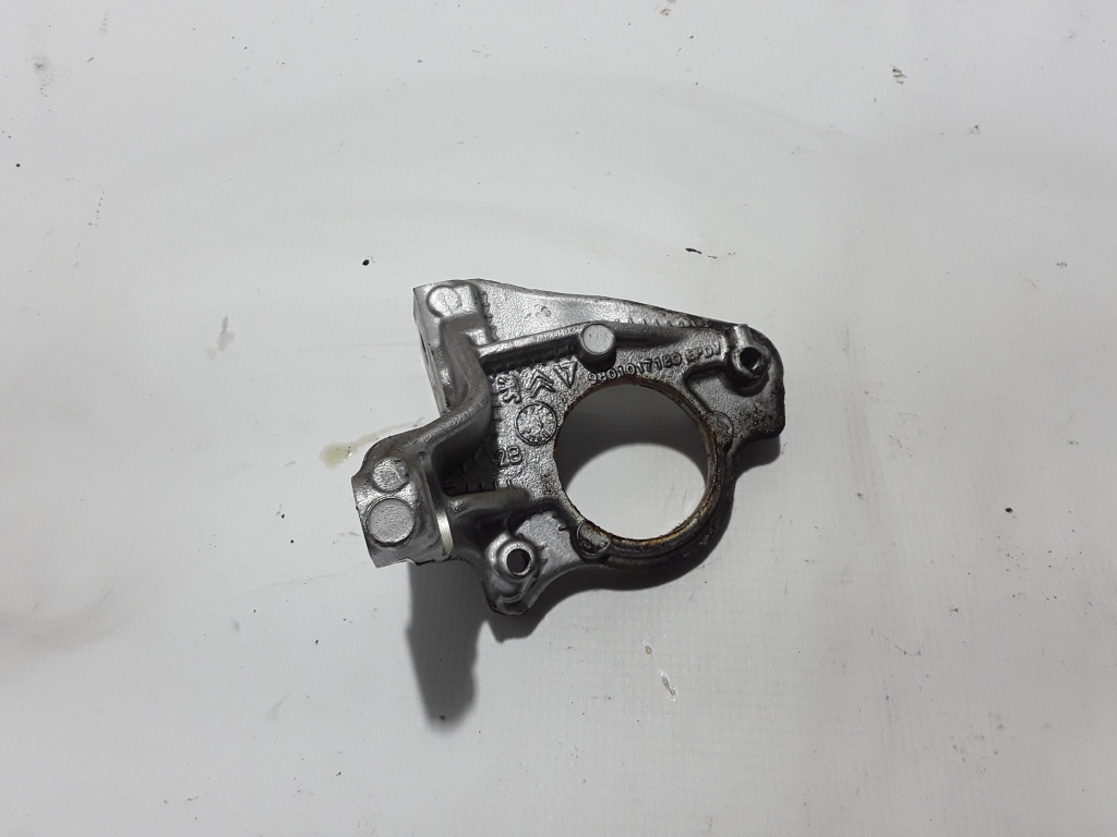 Naudotas Peugeot 2008 Priekinio pusašio laikiklis 9801017180
