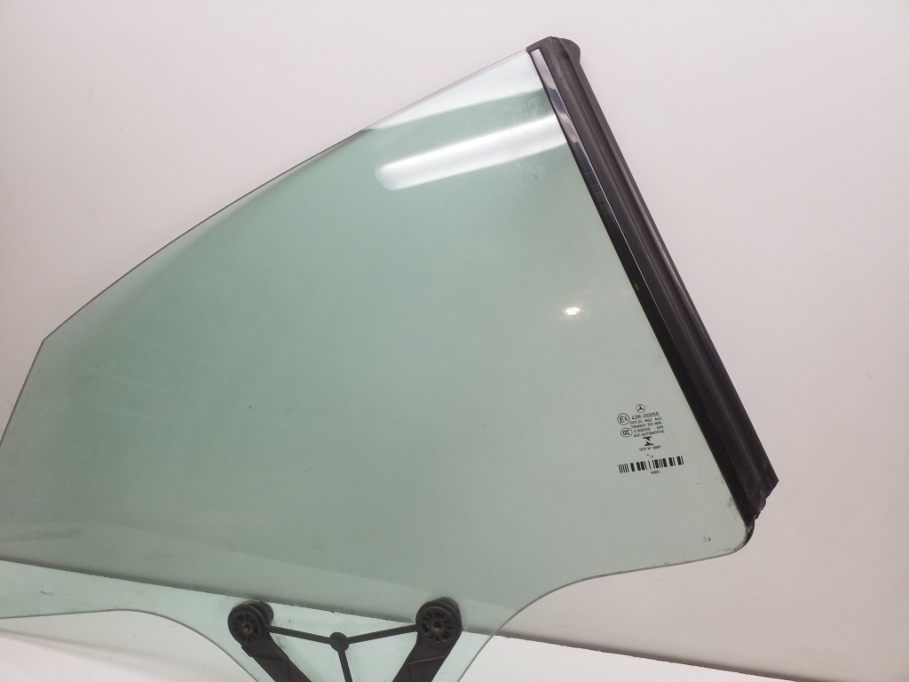Used Mercedes Benz E-Class Glass rear wing fort A2076701600