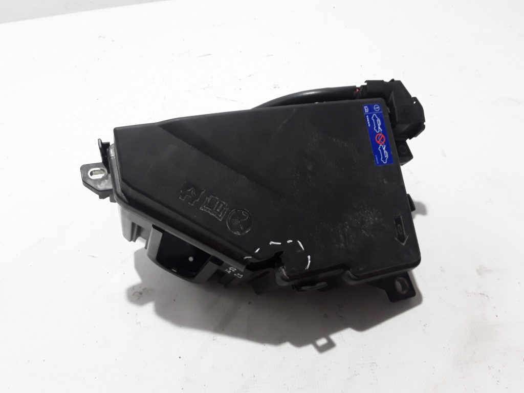 Naudotas VOLVO XC90 Saugiklių bloko laikiklis po variklio gaubtu 31398000