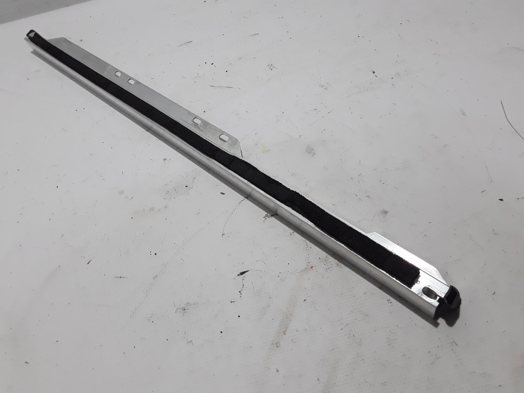 Naudotas VOLVO XC90 Priekinio bamperio balkio kita detalė 31448888