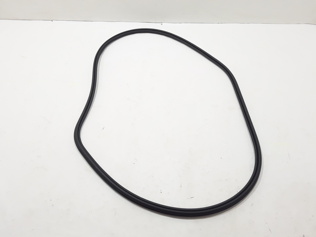 Used VOLVO XC90 Front door sealing rubber 32229218