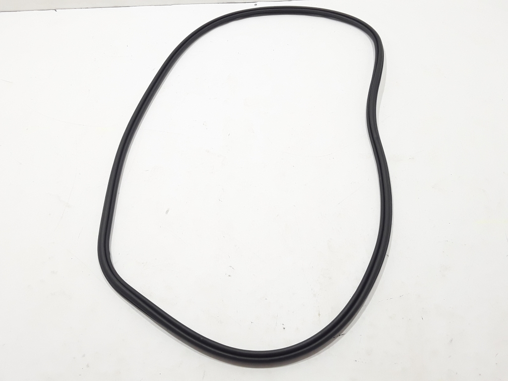 Used VOLVO XC90 Front door sealing rubber 32229218