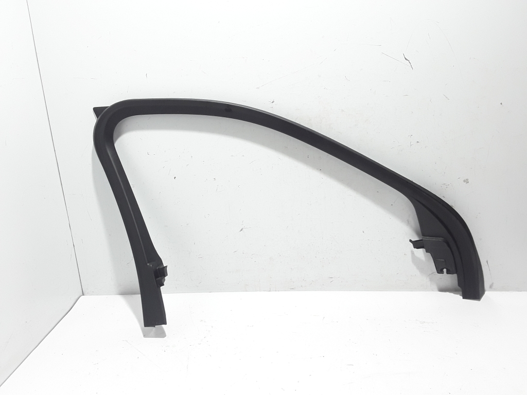 Used VOLVO XC90 Front door strip to the glass inner 31393870